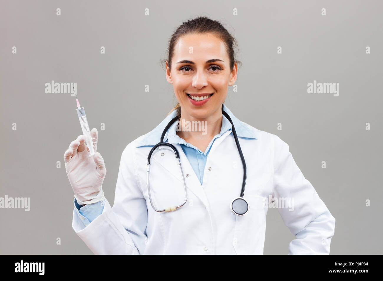 Female doctor holding injection Stock Photo - Alamy