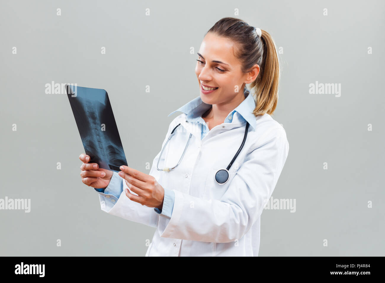 Portrait of beautiful female doctor holding x-ray Stock Photo - Alamy