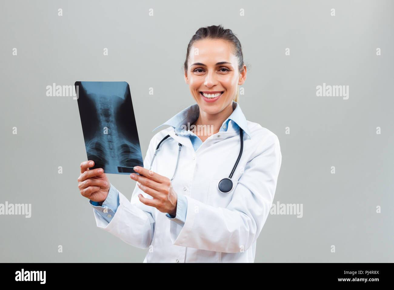 Portrait of beautiful female doctor holding x-ray Stock Photo - Alamy