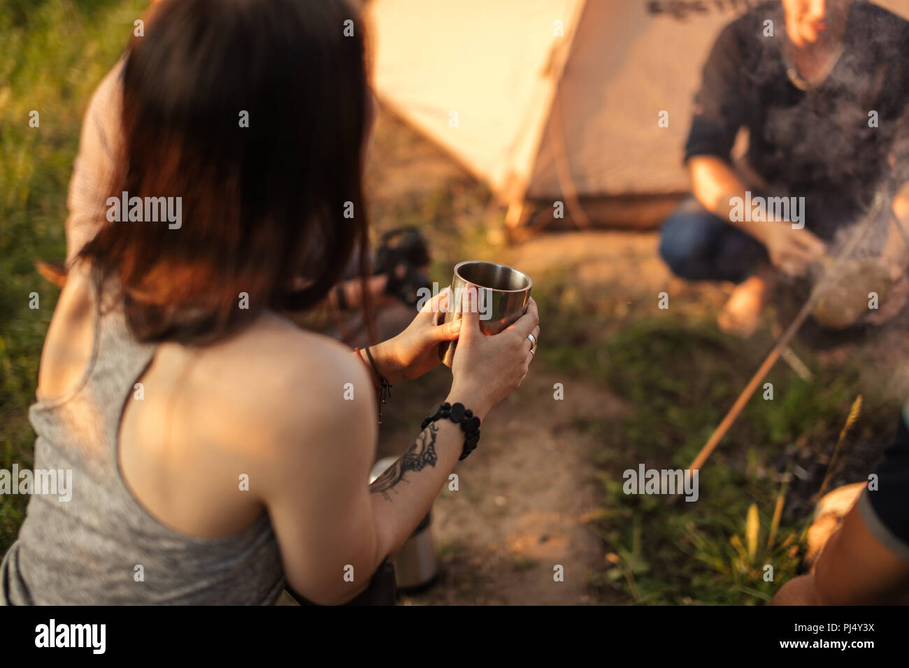 close up back view photo of brunette holding a cup Stock Photo - Alamy