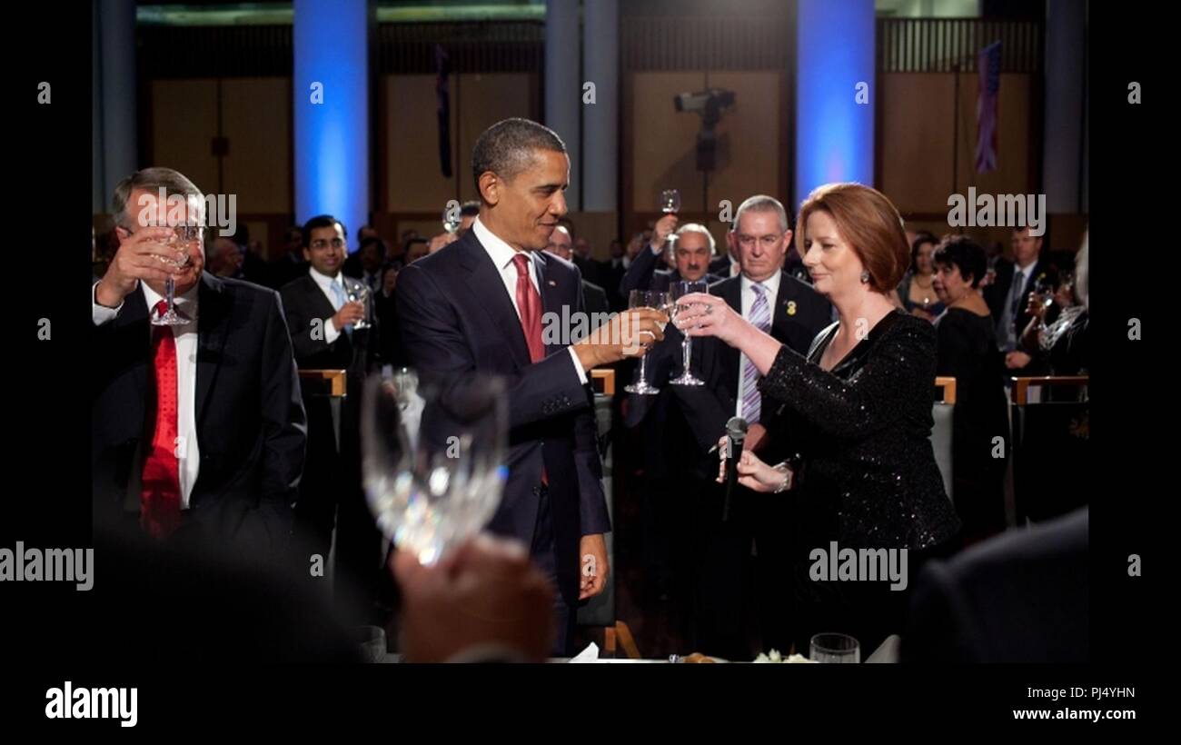 Barack Obama and Julia Gillard toast Nov 16 2011 Stock Photo - Alamy