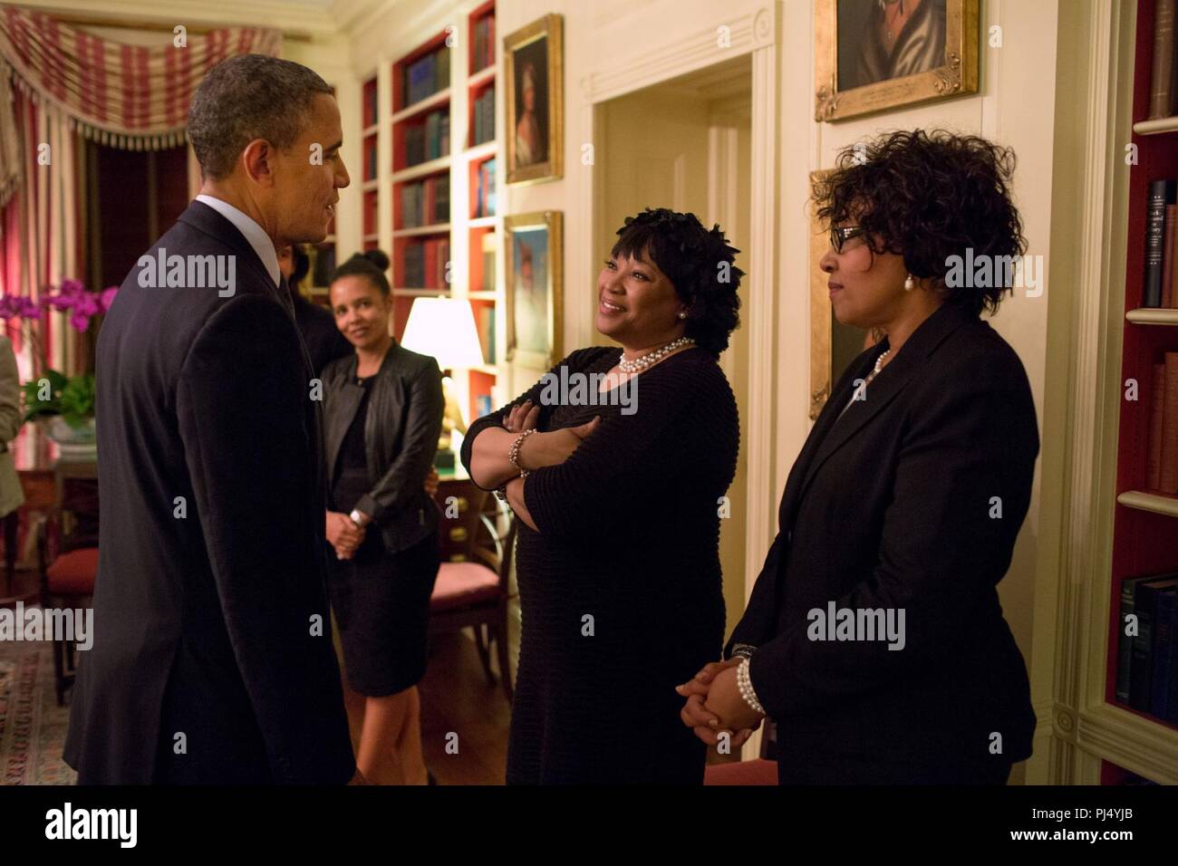 Barack Obama, Zindzi and Zenani Mandela Stock Photo - Alamy
