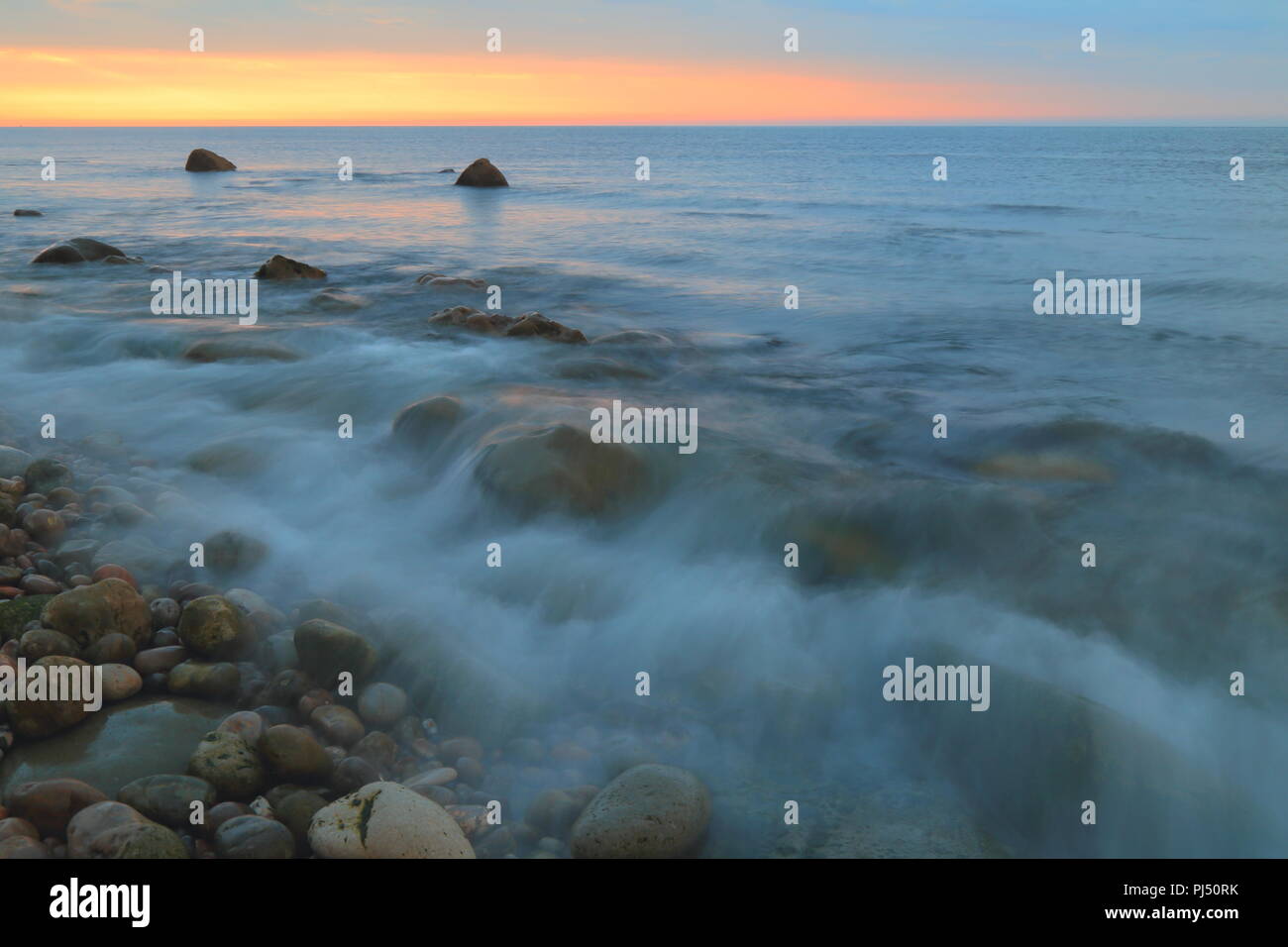 Wave shingle beach hi-res stock photography and images - Alamy