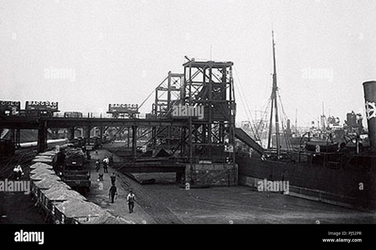 Barry Dock coal tip no 1 dock 1913 Stock Photo - Alamy