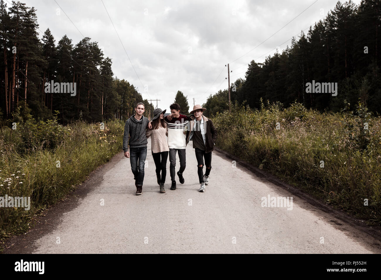 Group of people walking countryside hi-res stock photography and images ...