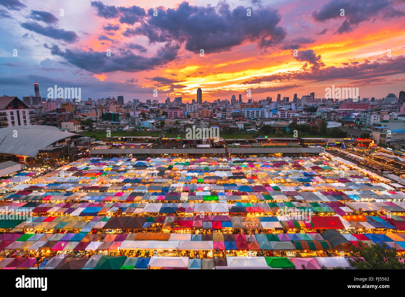 Train night market hi-res stock photography and images - Alamy
