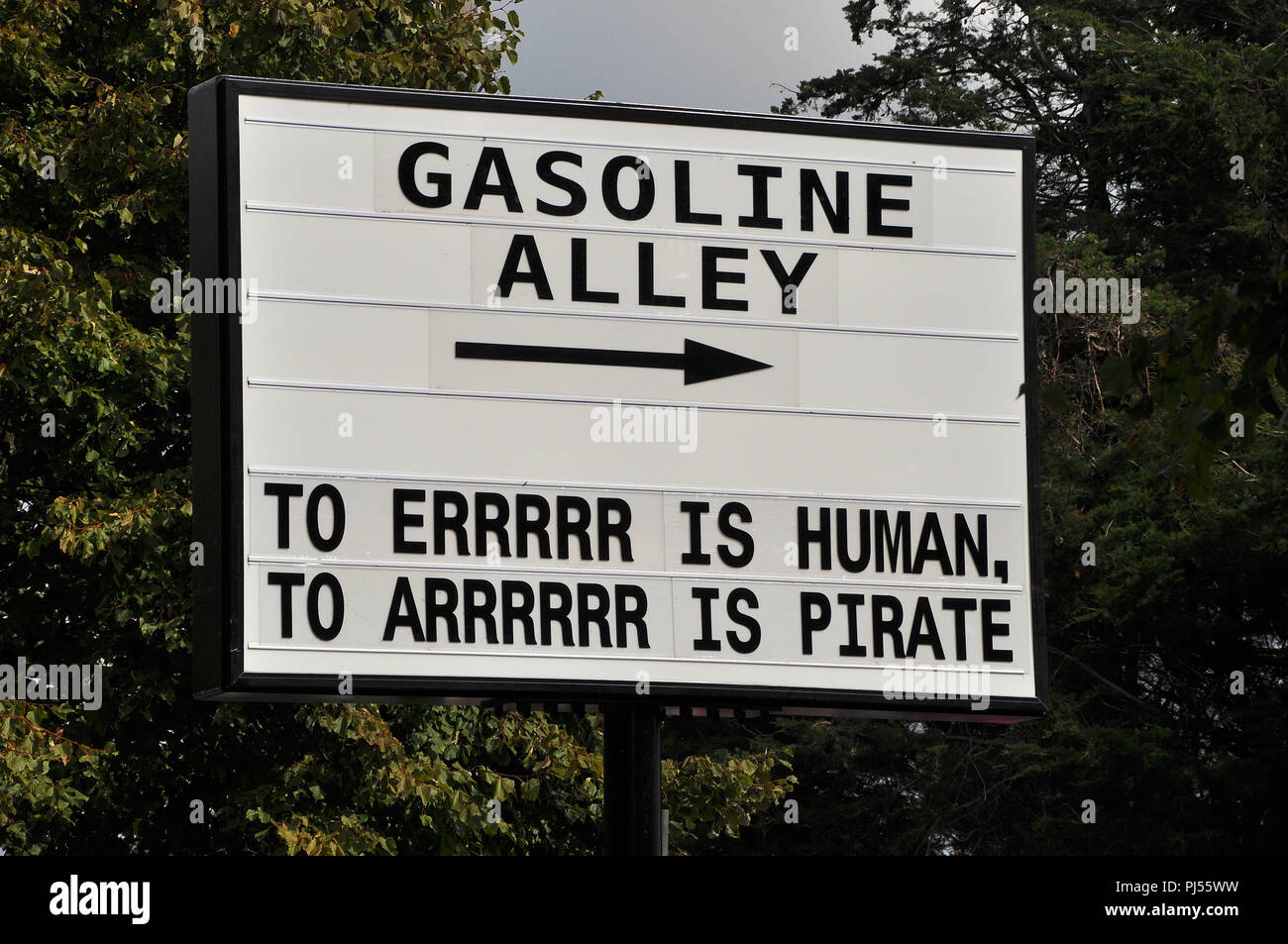 Pirate sign hi-res stock photography and images - Alamy