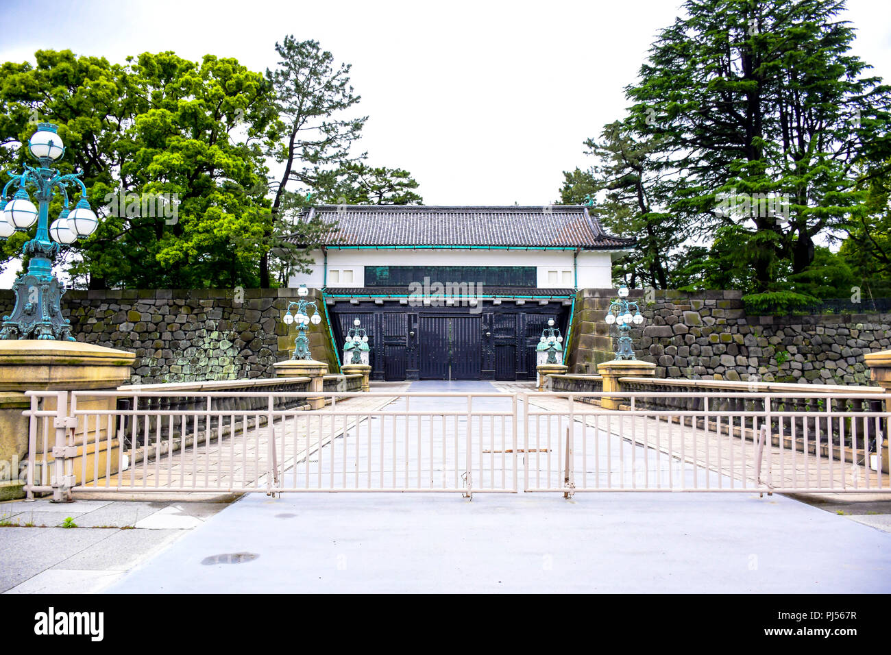Emperors imperial palace tokyo hi-res stock photography and images - Alamy