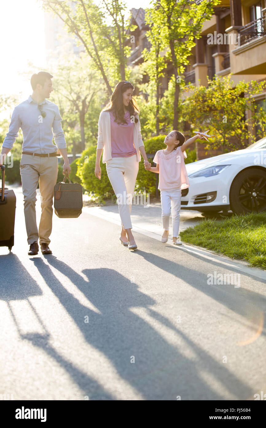 Happy young family going for vacation Stock Photo - Alamy