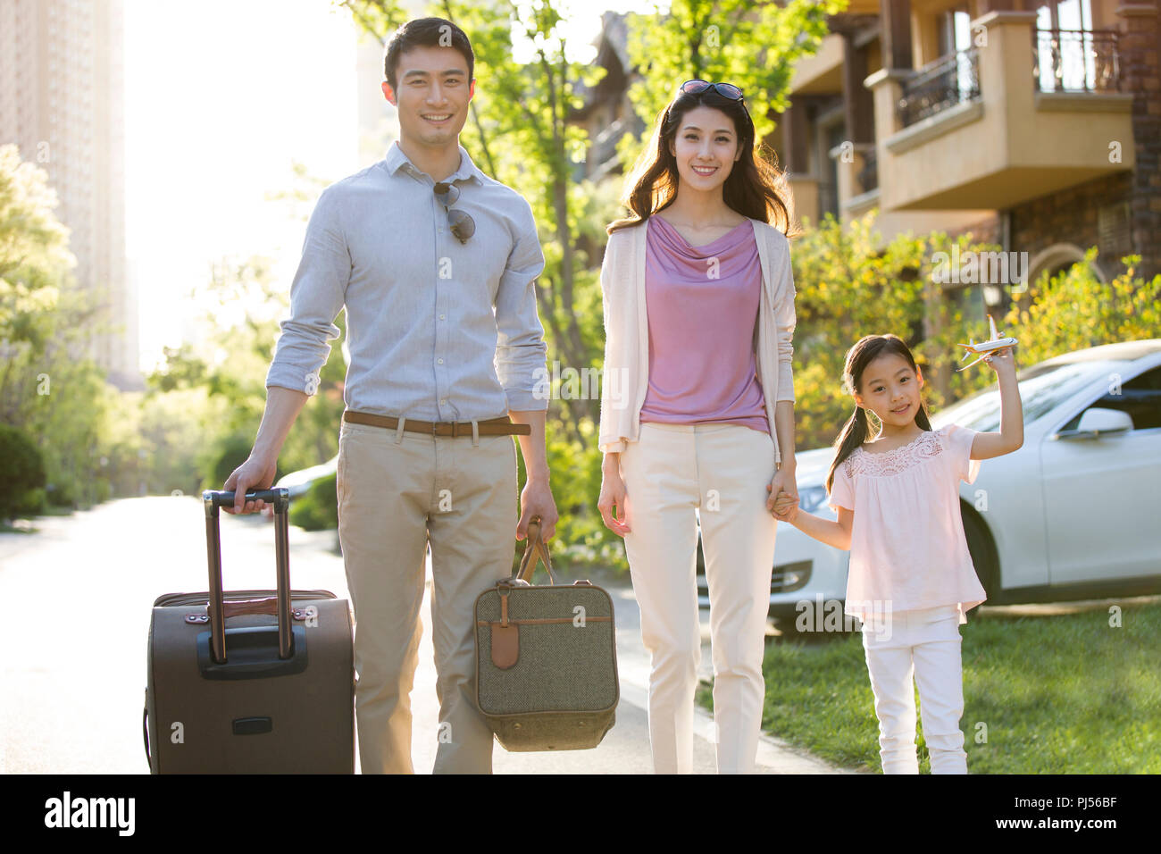 Happy young family going for vacation Stock Photo - Alamy