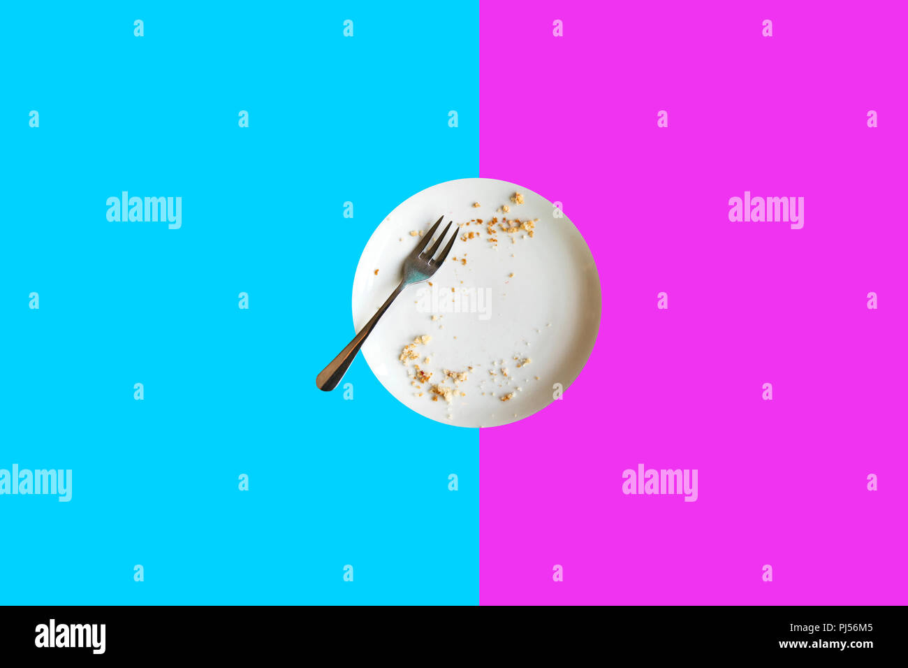 Empty plate with crumbs hi-res stock photography and images - Alamy