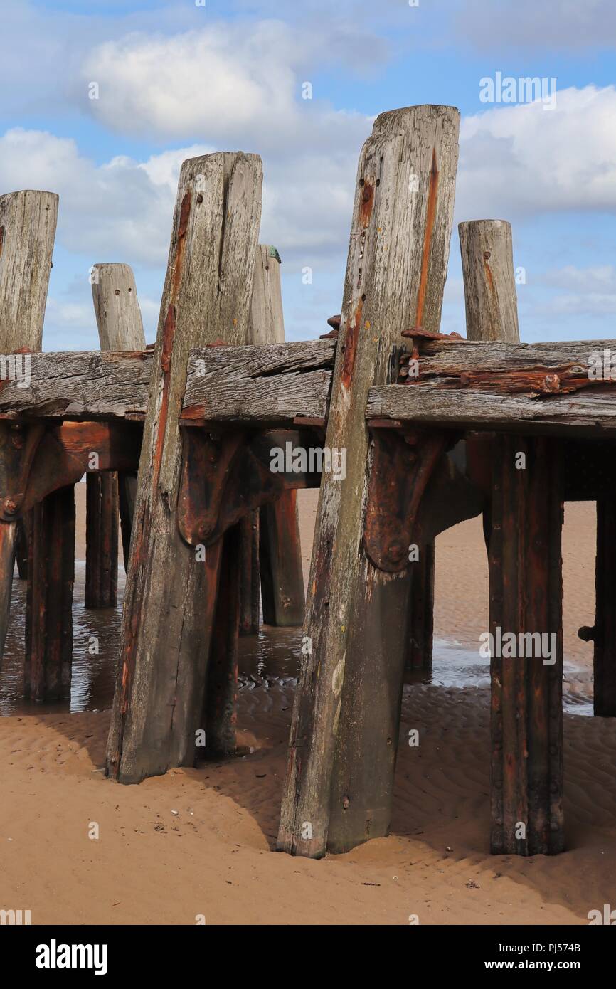 Wood pillars hi-res stock photography and images - Alamy