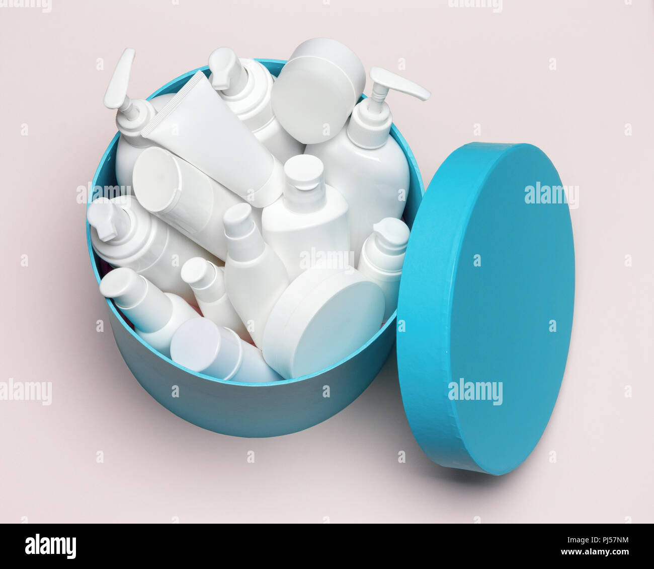 Women buying feminine products hi-res stock photography and images - Alamy