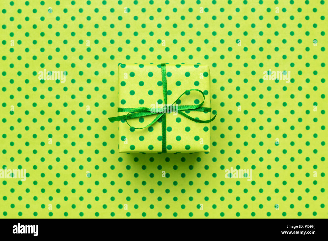 Happy birthday gift wrapping paper hi-res stock photography and images ...