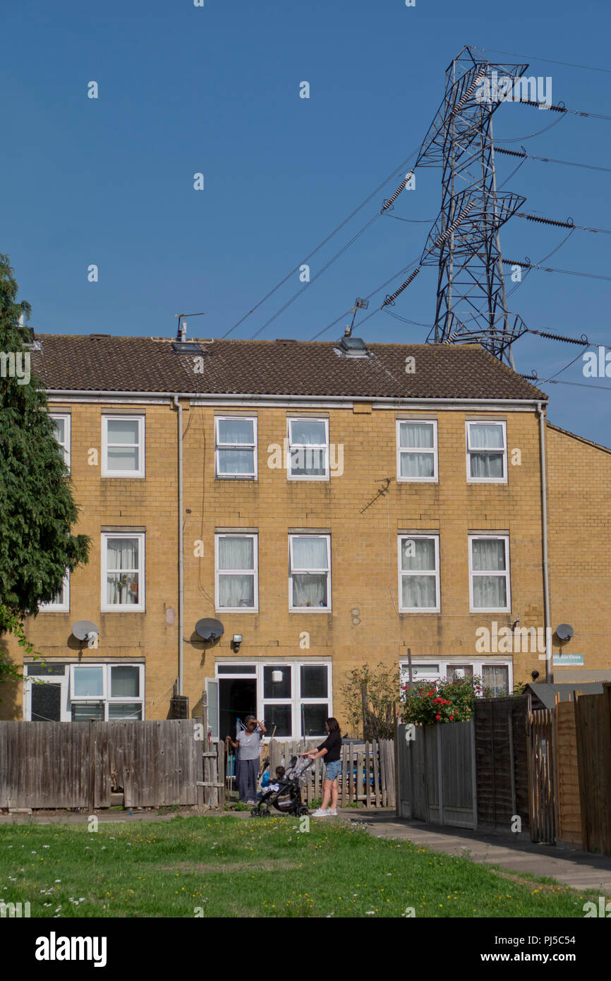 Run down council housing hi-res stock photography and images - Alamy