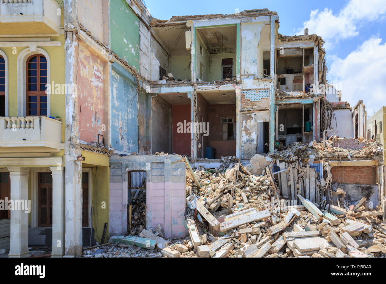 Old buildings torn down hi-res stock photography and images - Alamy