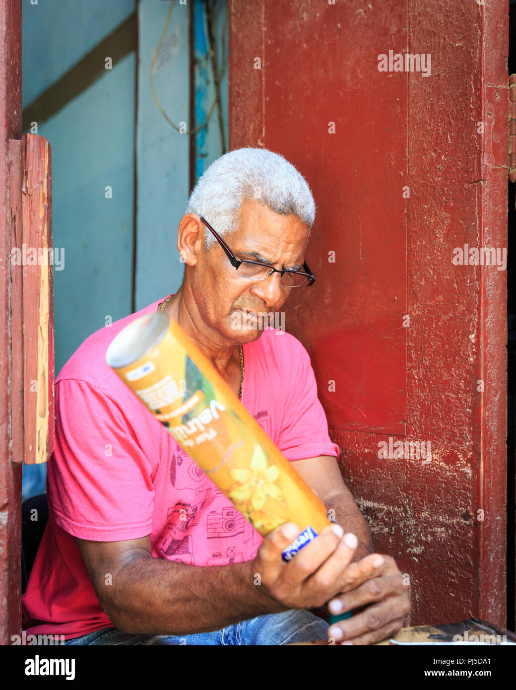 Repair cuban hi-res stock photography and images - Alamy