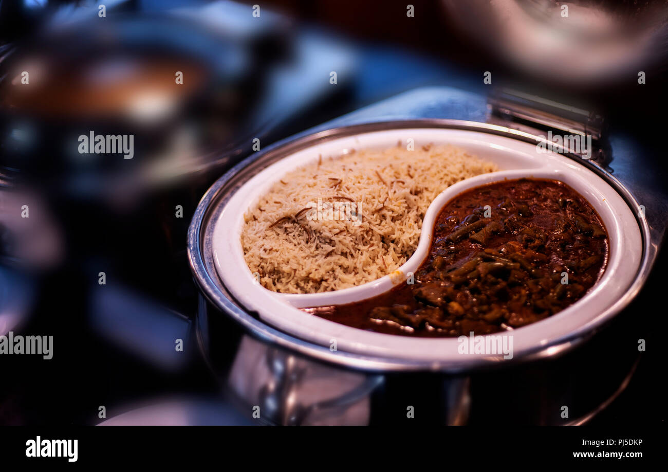Dubai eating family hi-res stock photography and images - Alamy