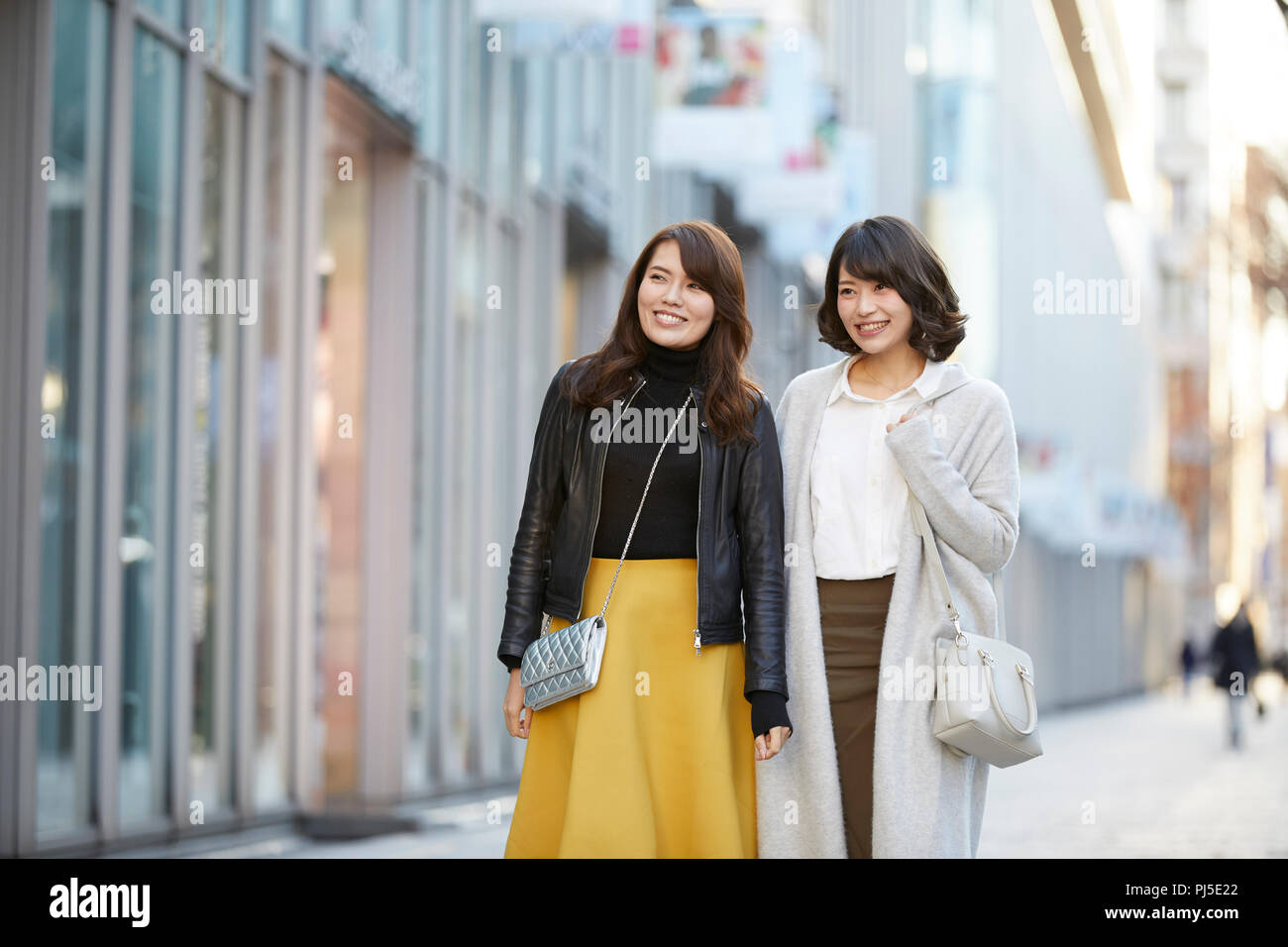 Japanese women window shopping downtown Tokyo Stock Photo - Alamy