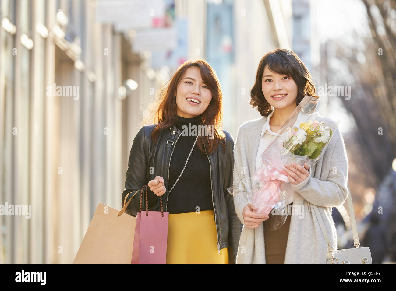Japanese women window shopping downtown Tokyo Stock Photo - Alamy