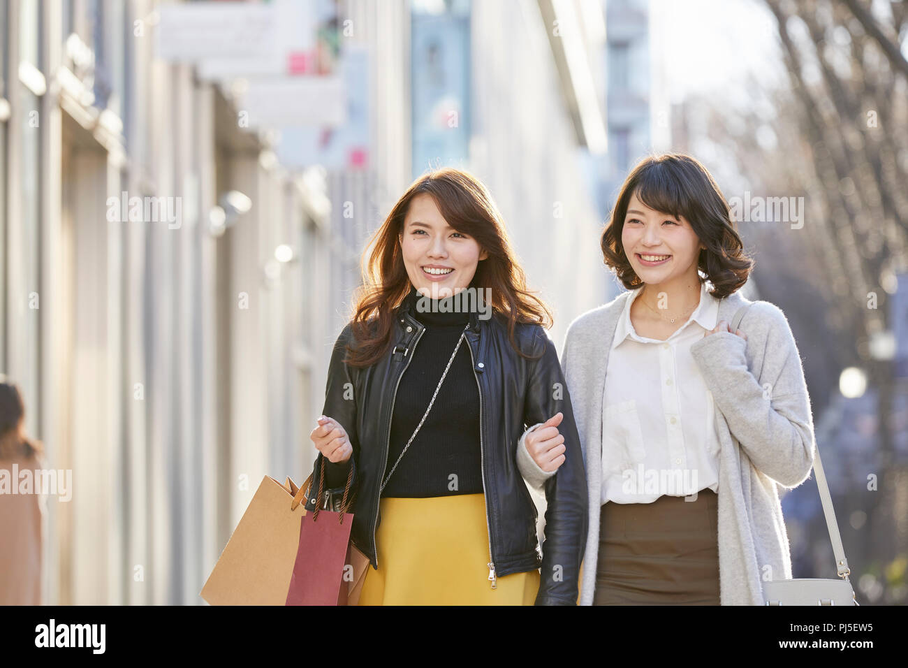 Japanese women window shopping downtown Tokyo Stock Photo - Alamy