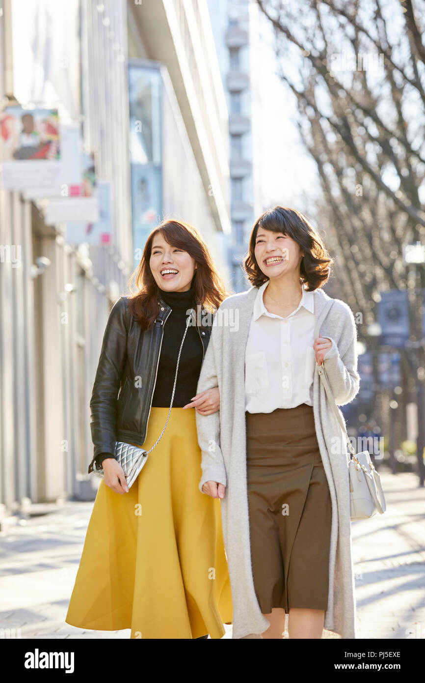 Japanese women window shopping downtown Tokyo Stock Photo - Alamy
