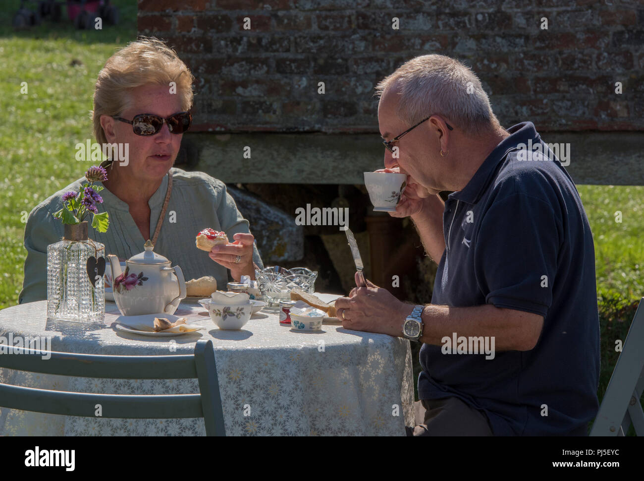 British middle aged couple food hi-res stock photography and images - Alamy