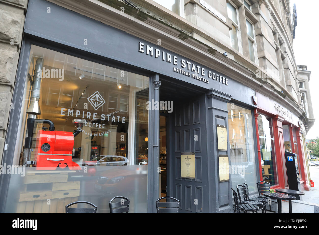 Trendy people in dundee city centre hi-res stock photography and images ...