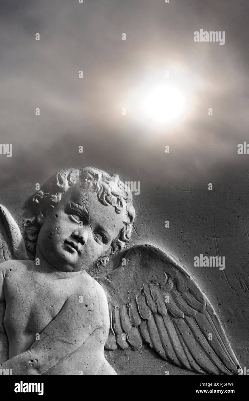 Plaster angel hi-res stock photography and images - Alamy