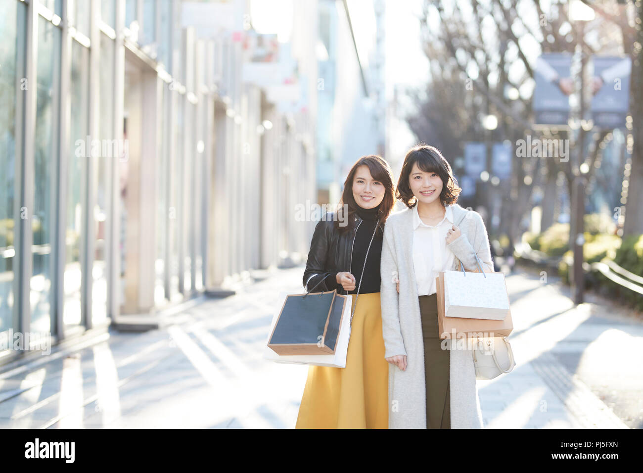 Japanese women window shopping downtown Tokyo Stock Photo - Alamy
