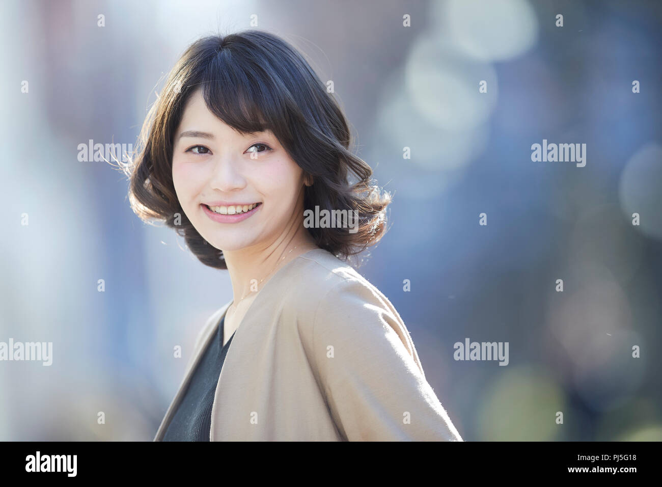 Japanese woman window shopping downtown Tokyo Stock Photo - Alamy