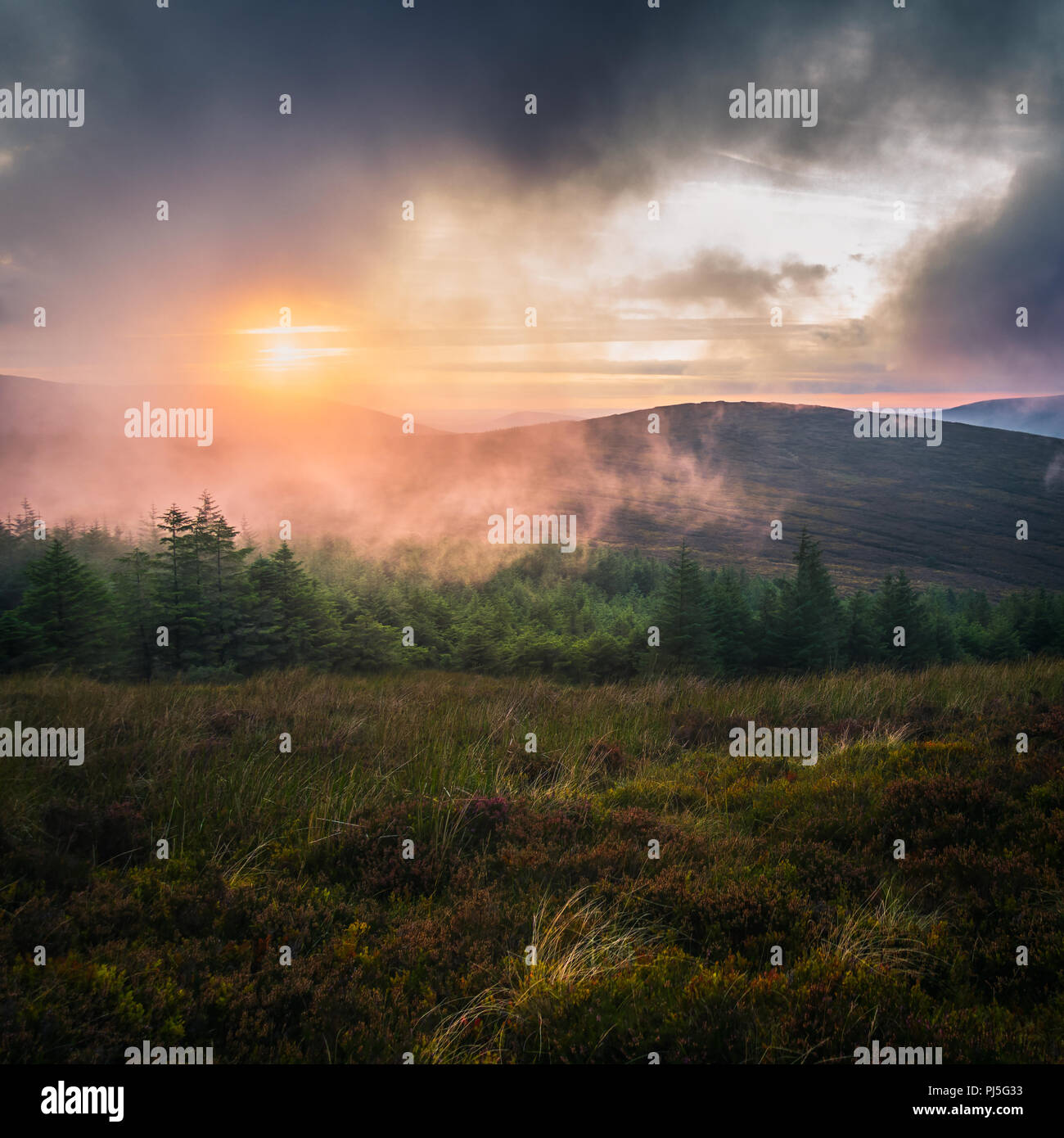 Misty sunset hi-res stock photography and images - Alamy