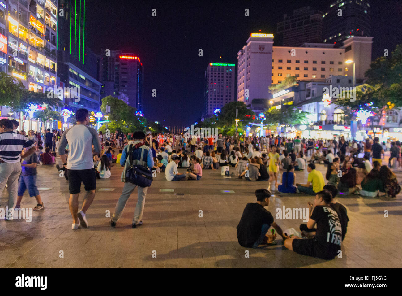 Crowd portrait and style asia hi-res stock photography and images - Alamy