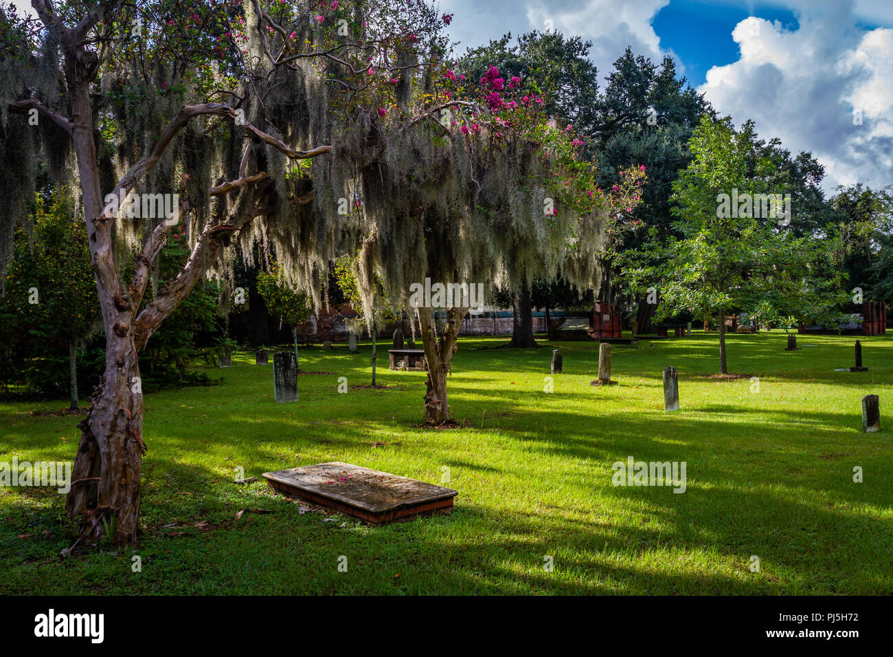 Colonial era tomb hi-res stock photography and images - Alamy