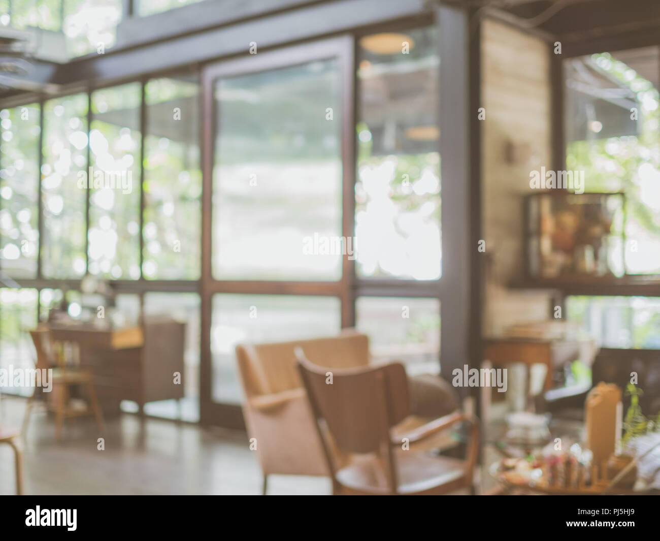 Blurred cafe background. Coffee shop blur background with bokeh vintage ...