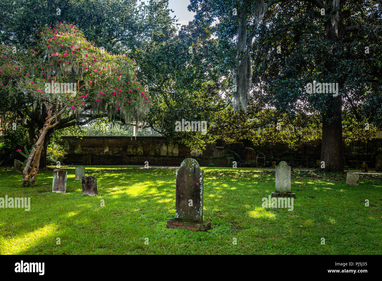 Colonial era tomb hi-res stock photography and images - Alamy