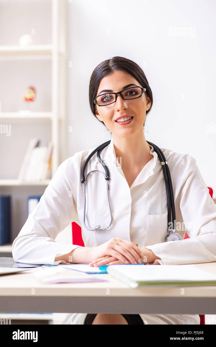 Woman doctor working in the hospital Stock Photo - Alamy