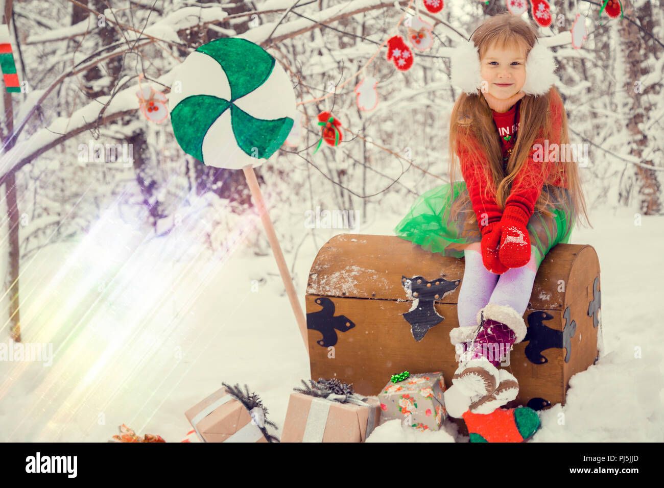 Huge basket hi-res stock photography and images - Alamy