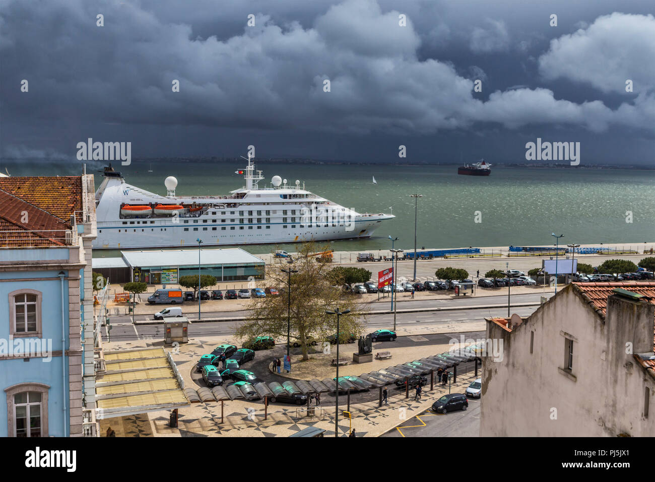 River tejo lisbon hi-res stock photography and images - Alamy