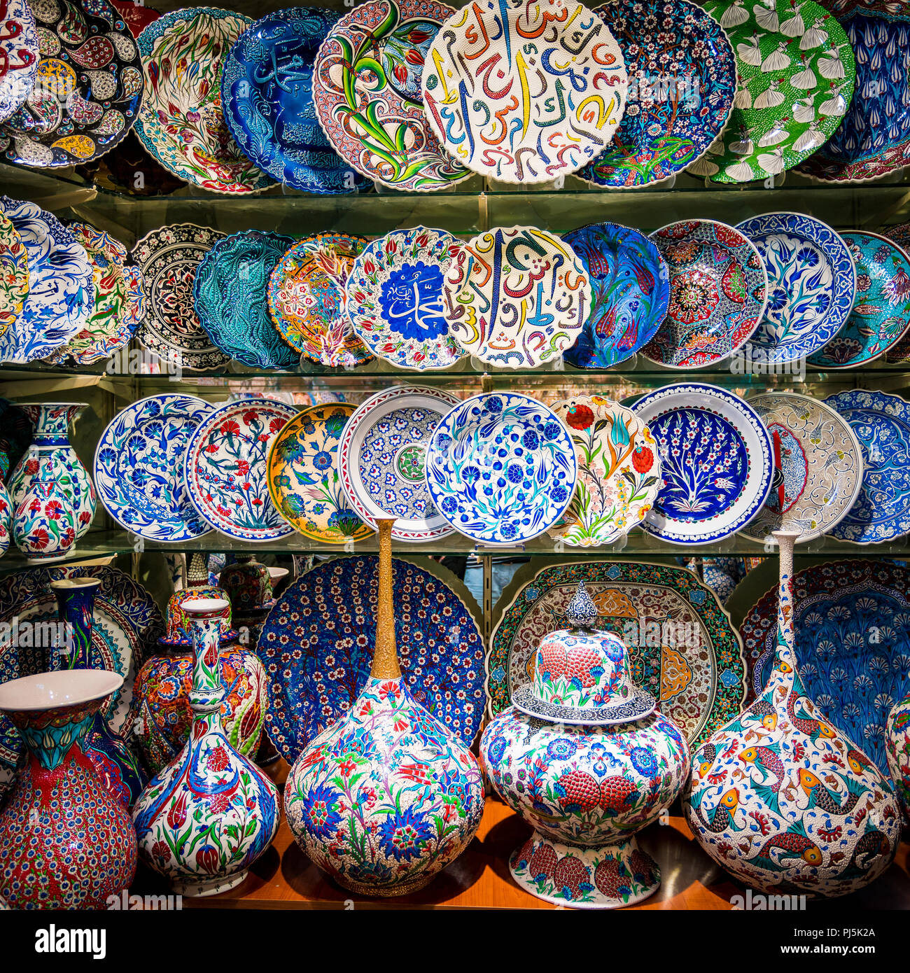 Turkish ceramics on the market Stock Photo - Alamy