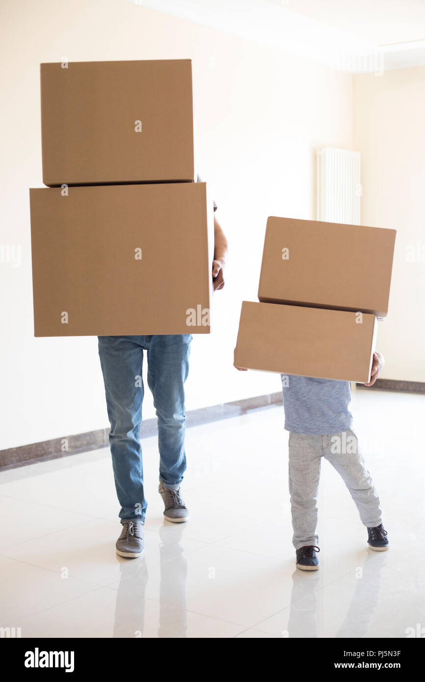 Happy young father and son moving home Stock Photo - Alamy