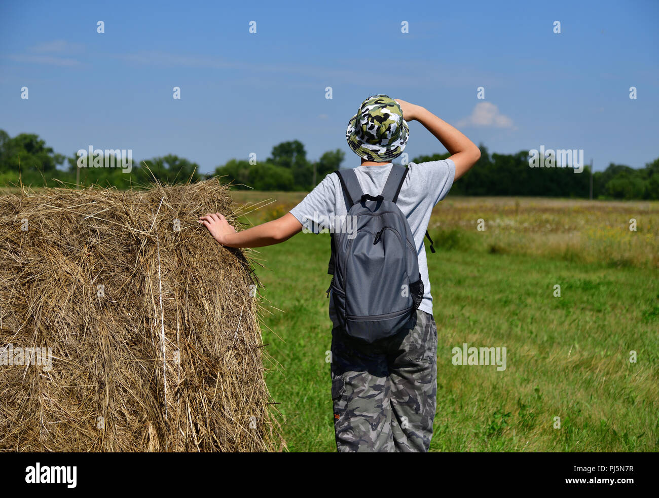 Straw stands hi-res stock photography and images - Alamy