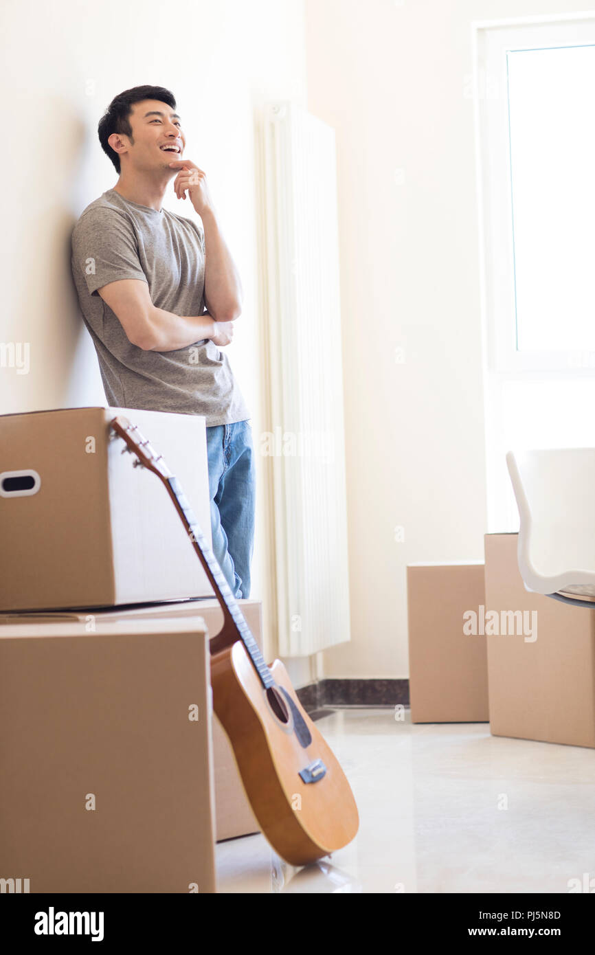 Happy young man moving to a new house Stock Photo - Alamy