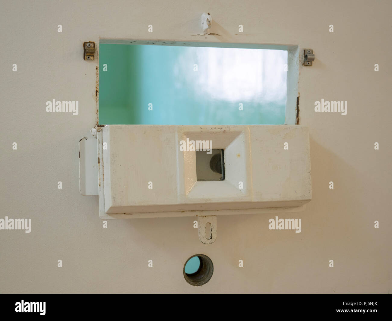 Peephole prison door hi-res stock photography and images - Alamy