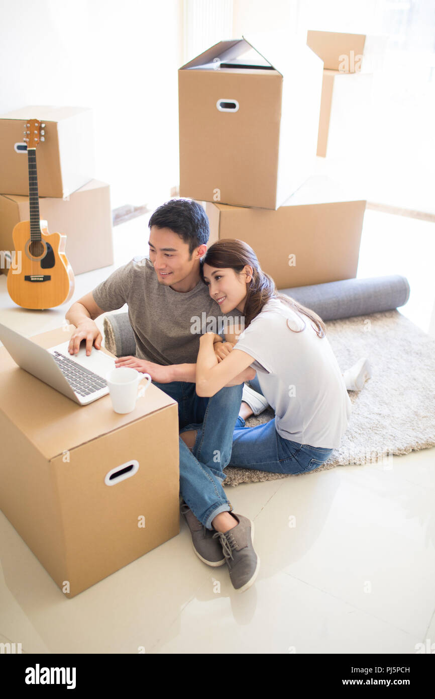 Couple laptop around cardboard hi-res stock photography and images - Alamy