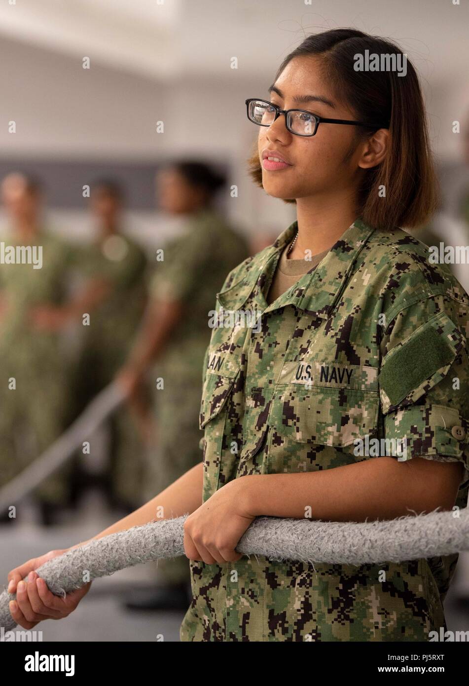 180827-N-PL946-1101 GREAT LAKES, Ill. (Aug. 27, 2018) A recruit ...