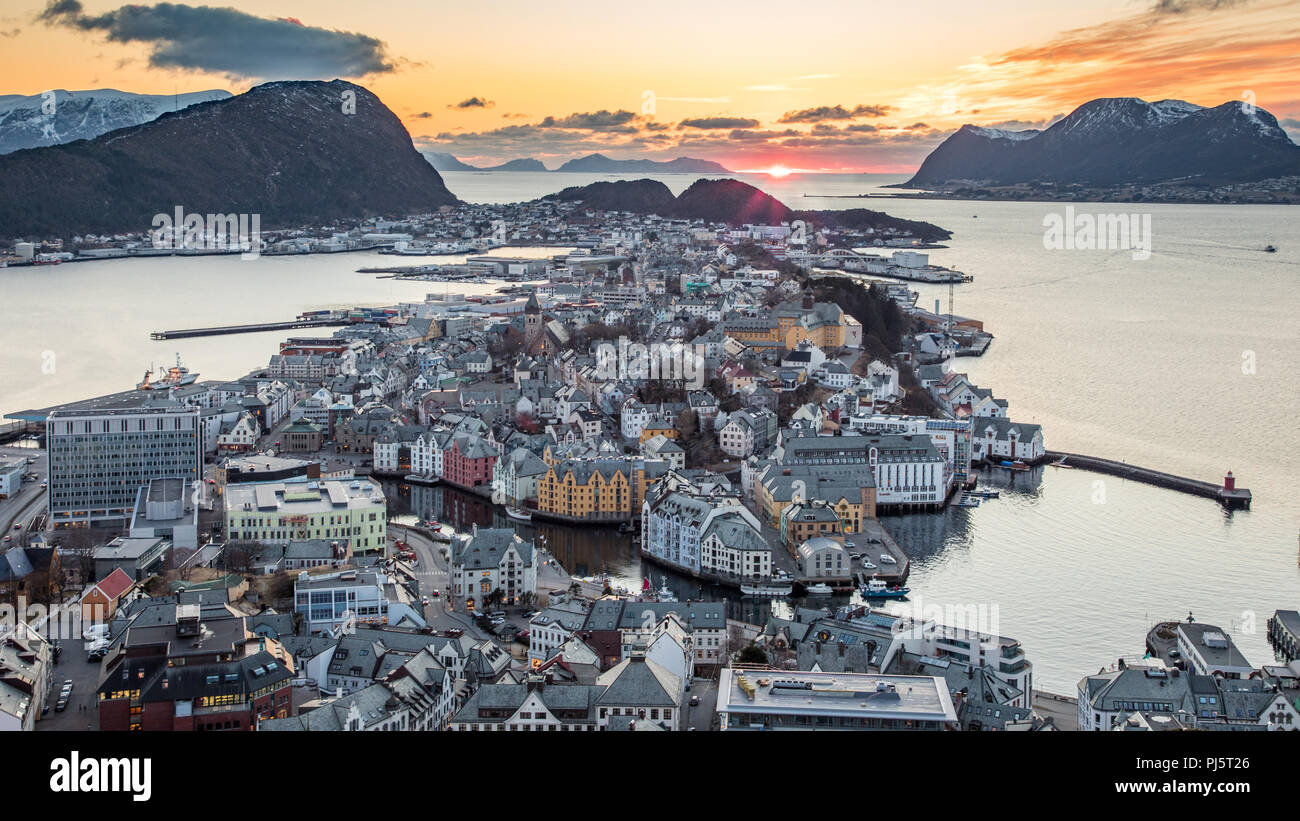 Alesund cruise ship port hi-res stock photography and images - Alamy