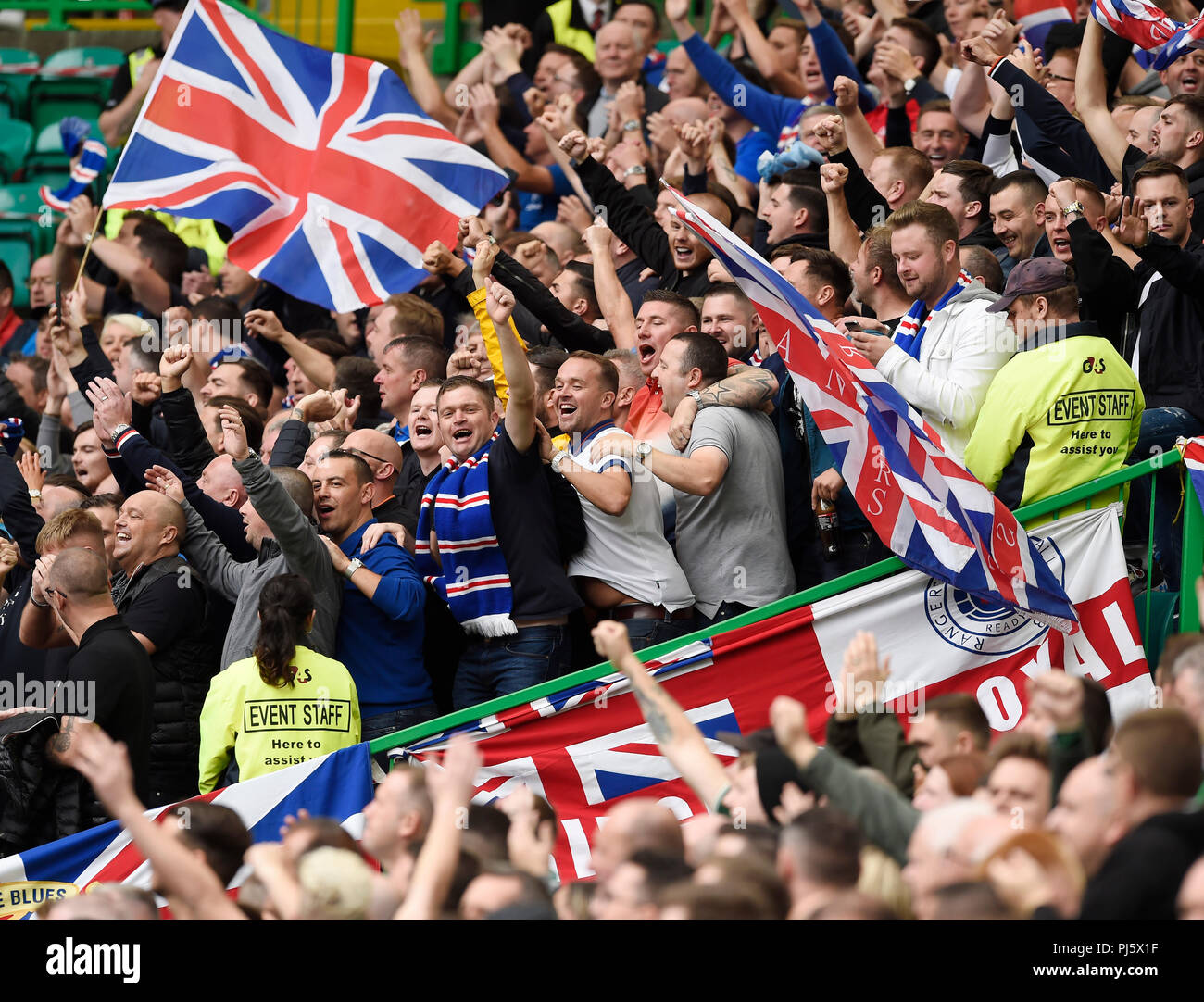 Celtic v rangers crowd hi-res stock photography and images - Alamy