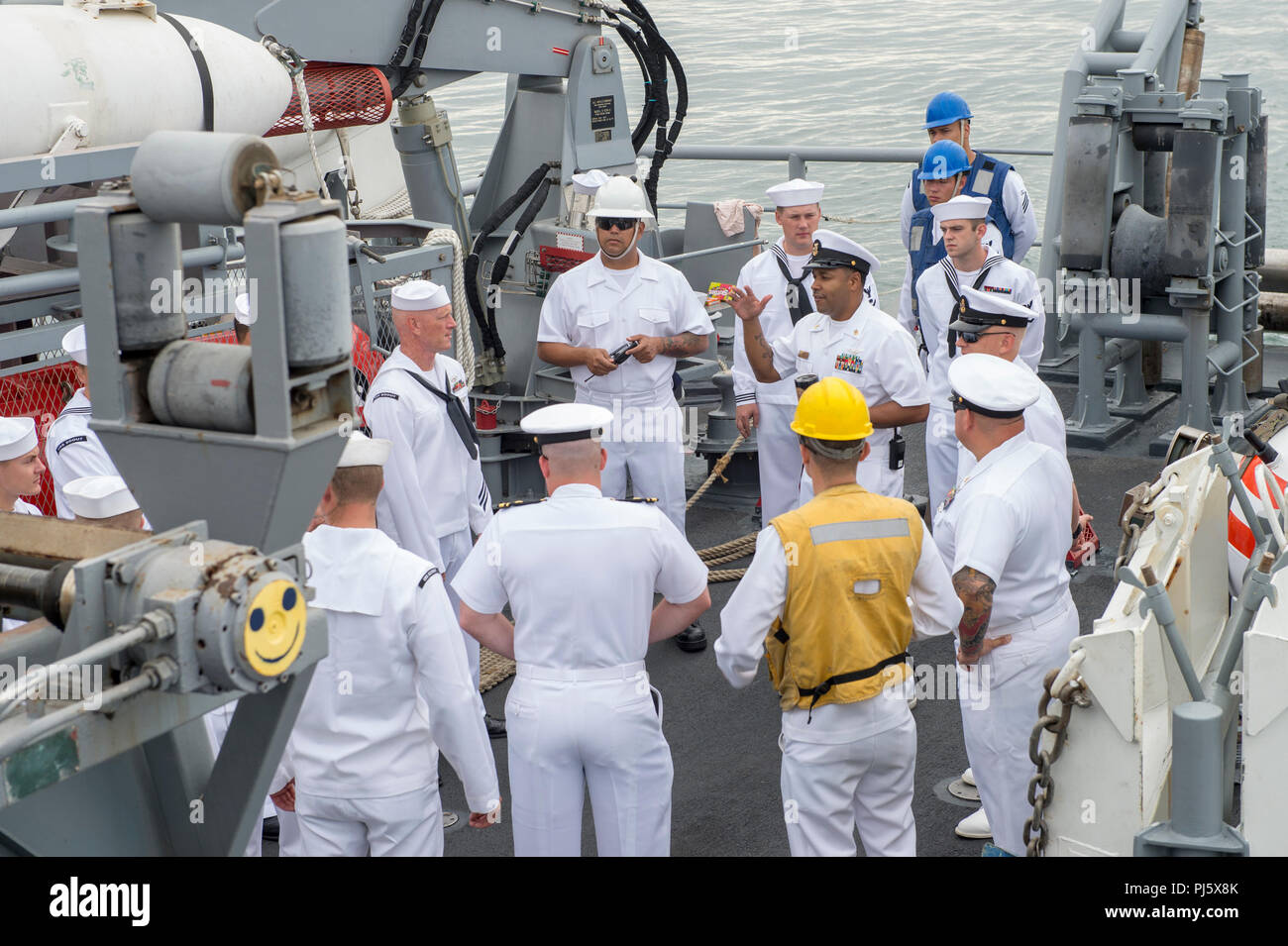 Navy rail manning hi-res stock photography and images - Alamy