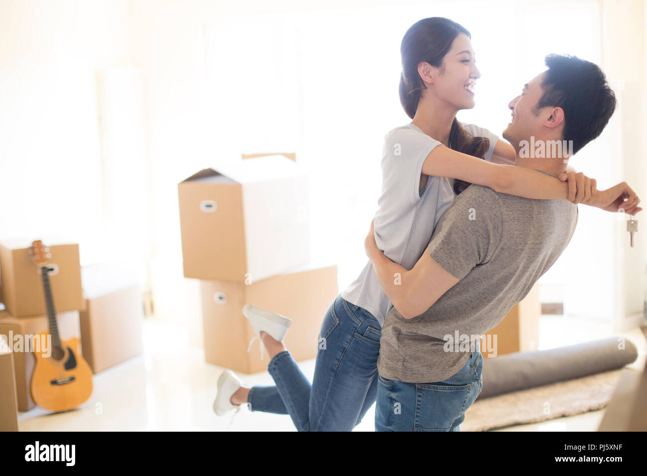 Happy young couple moving to a new house Stock Photo - Alamy